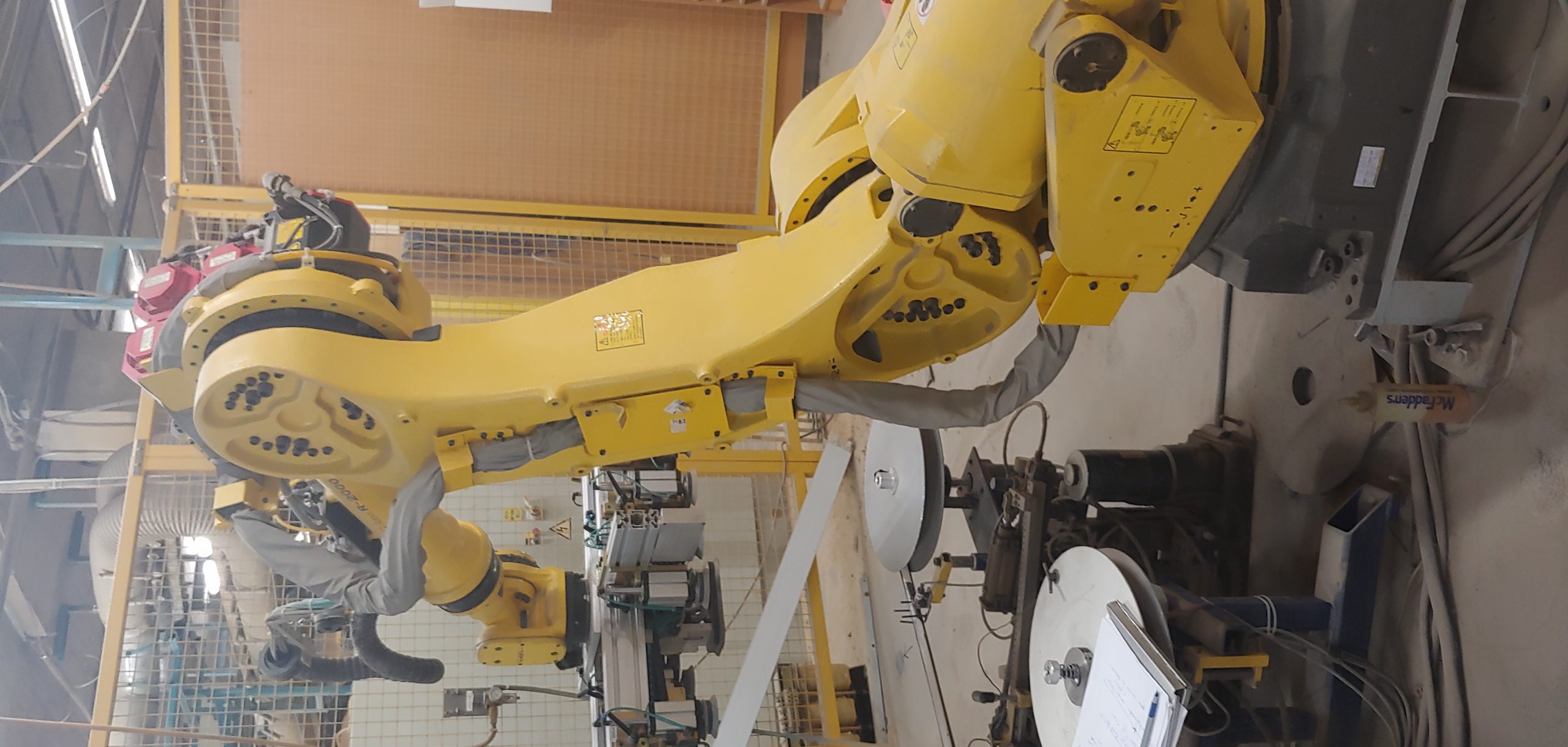 Edge banding robot - Machineries BST