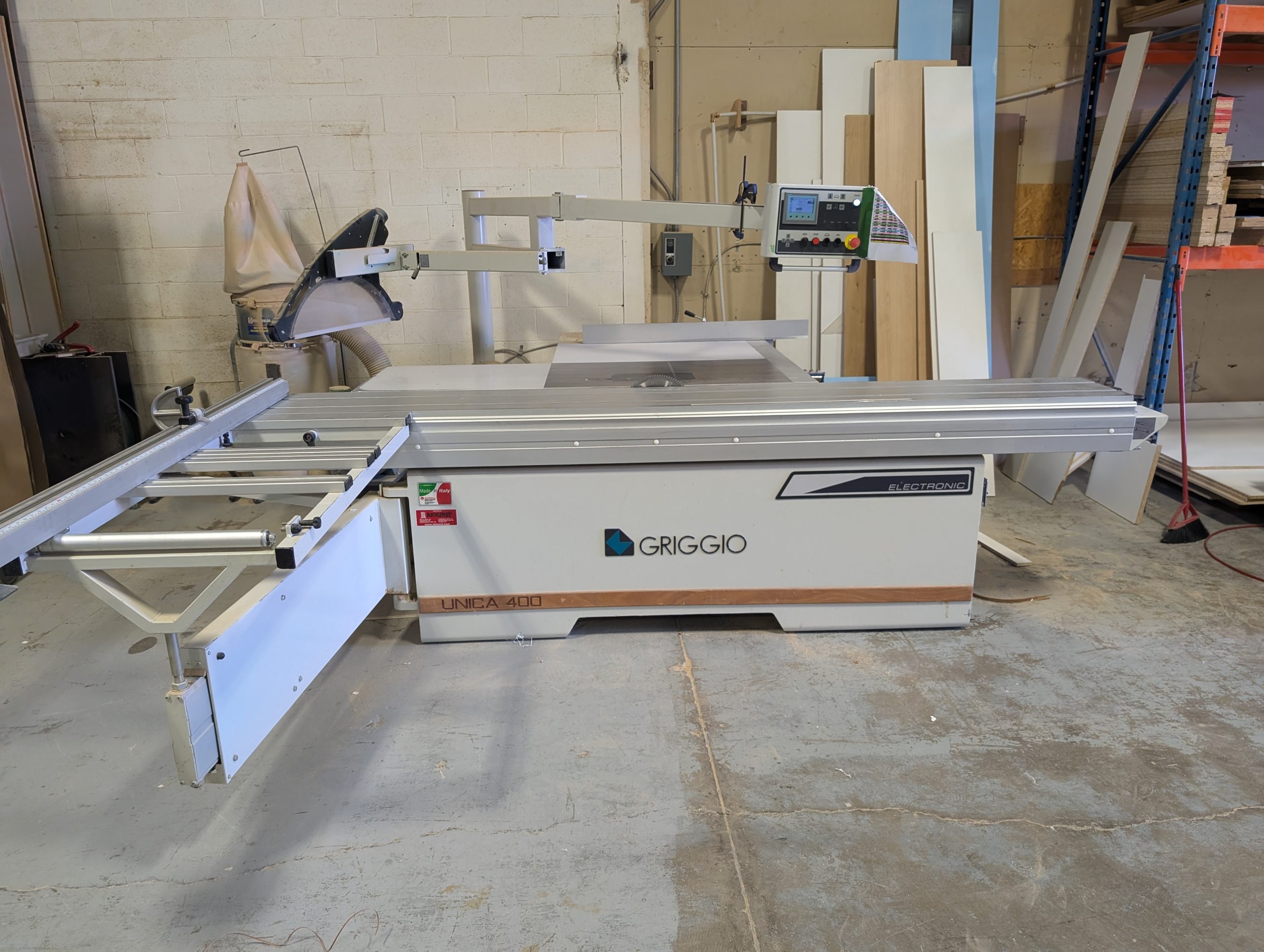 Banc de scie table coulissante electronique GRIGGIO - Machineries BST